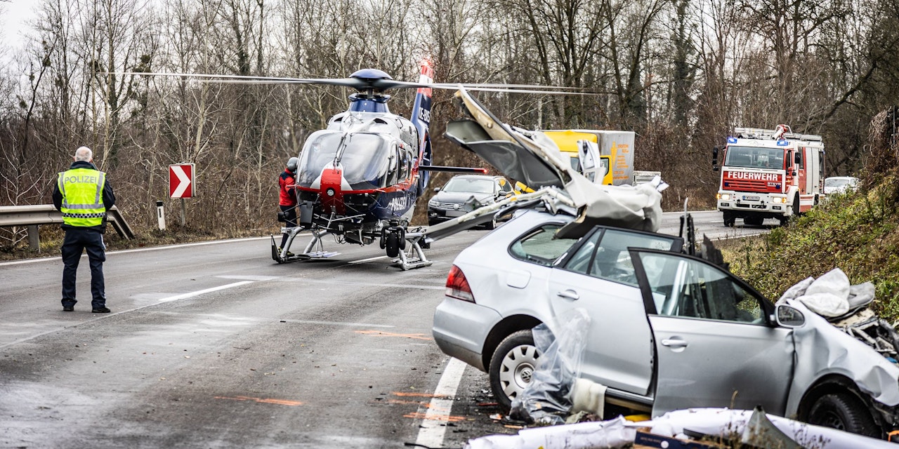 Österreich – Frontal-Unfall fordert einen Toten auf der B3 | Heute.at