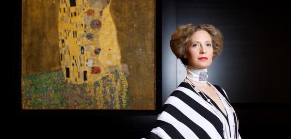 Maxi Blaha ist Emilie Flöge | Heute.at