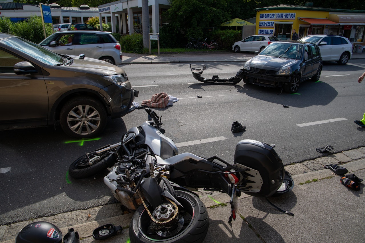 Biker bei Kollision mit Auto schwer verletzt – Salzburg | heute.at