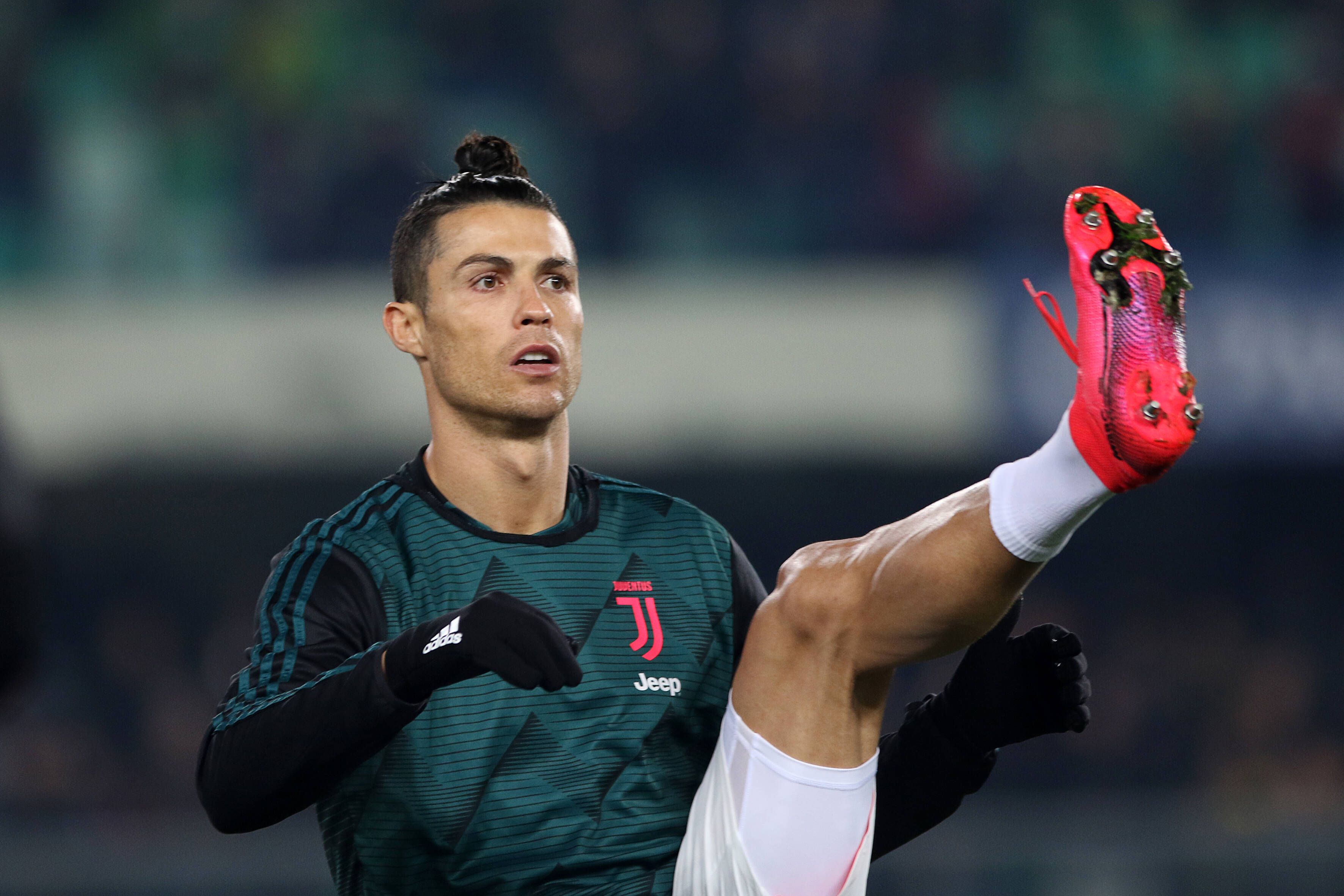 Ronaldo setzt auf Rugby-Stollen | Heute.at