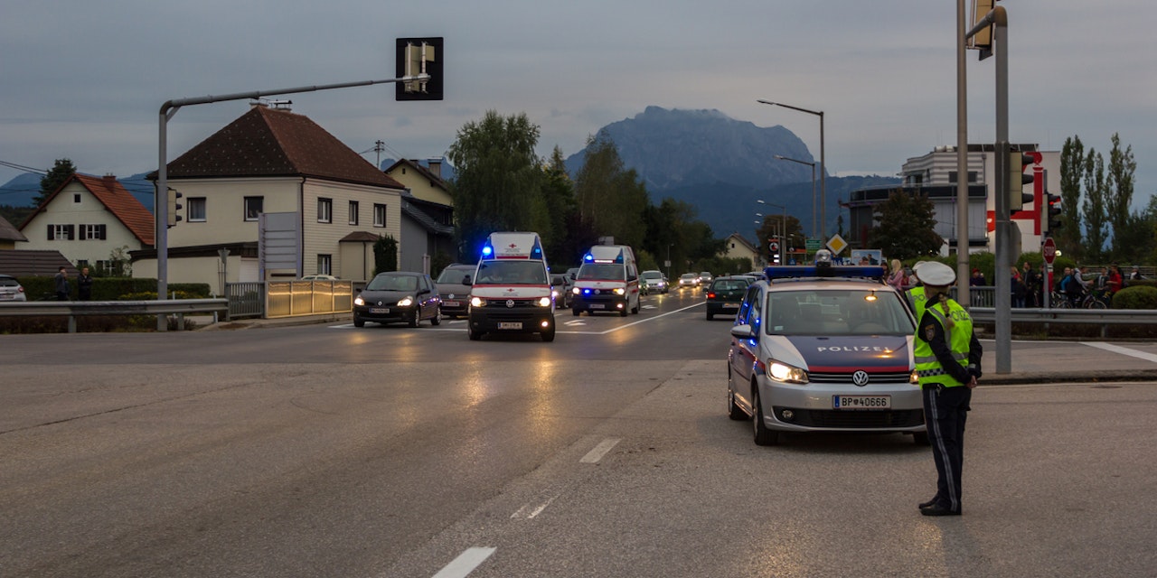 Tirol – Autofahrerin (18) weicht Reh aus und überschlägt sich | Heute.at