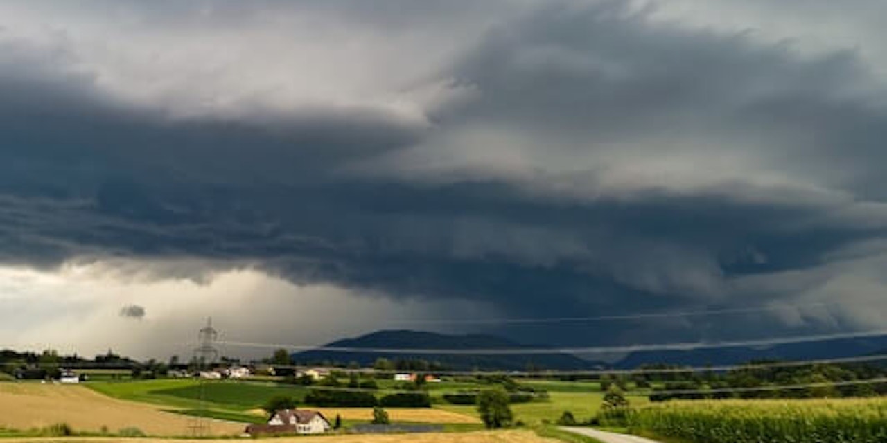 Wetter – Unwettergefahr nicht vorbei! Hier kracht es heute | Heute.at