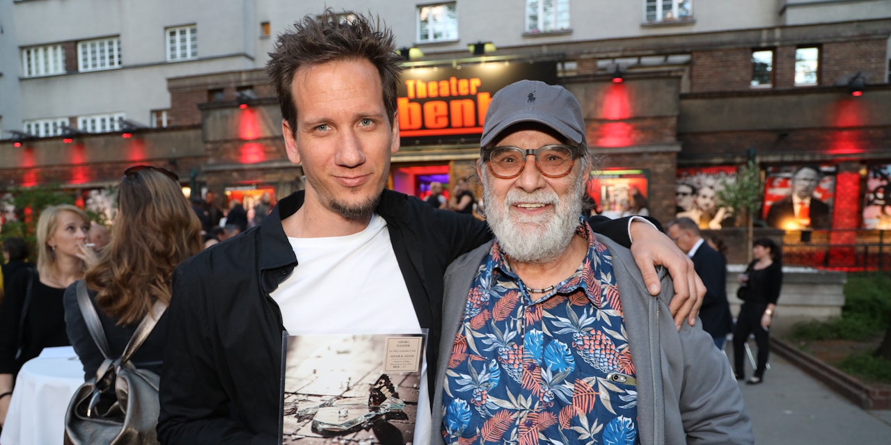 Szene – Danzer-Sohn ist kein Fan vom "Hofer-Preis-Song" | Heute.at