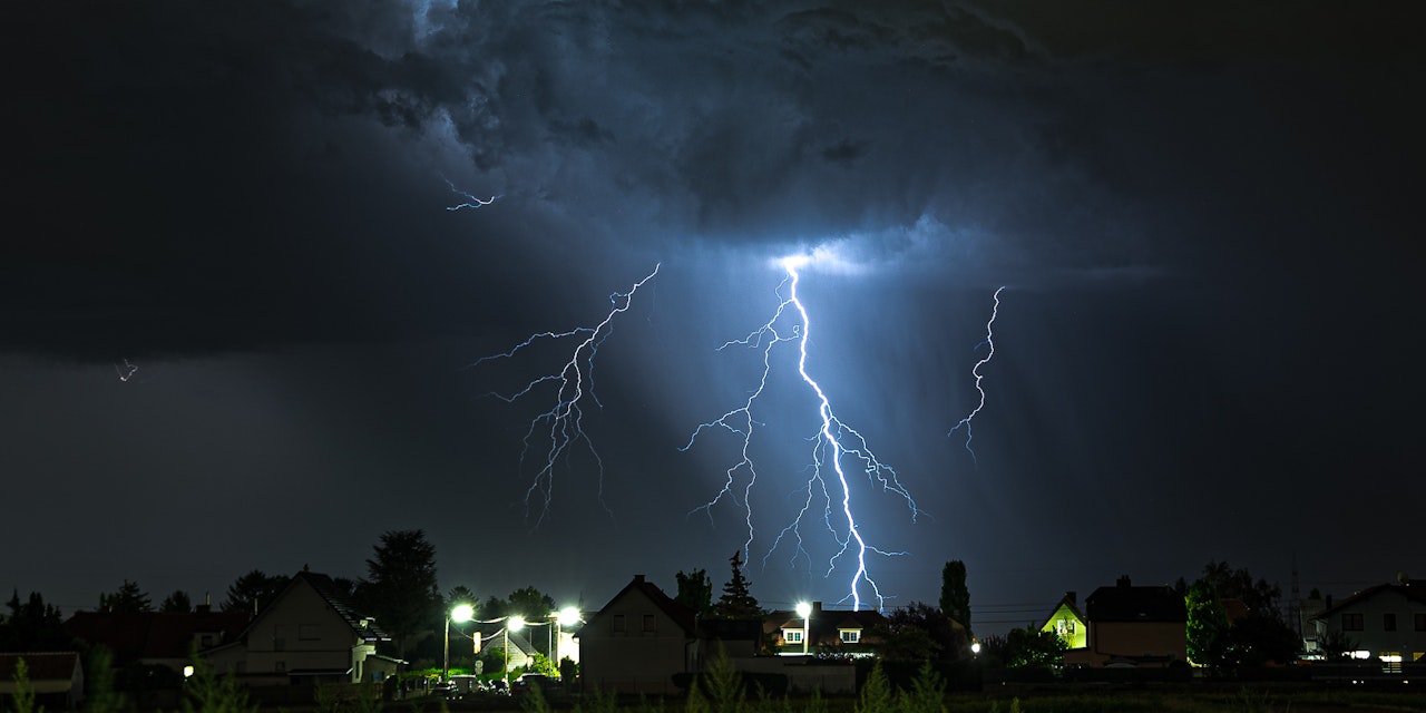 Leser – Video zeigt: Blitz schlägt 40 Mal an einer Stelle ein | Heute.at
