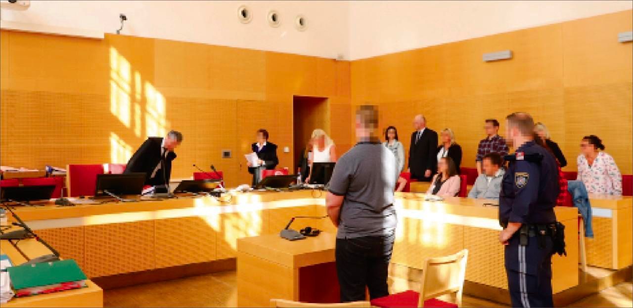 Versuchter Mord 10 Jahre Haft Für Cabriofahrer Österreich Heute At