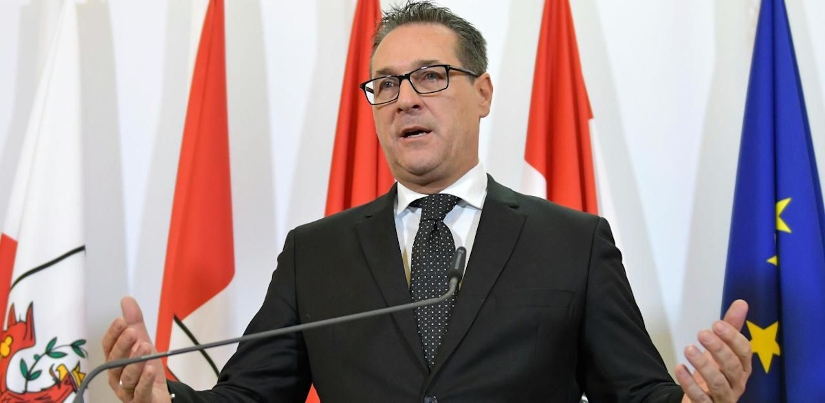 Politik – HC Strache singt nun Hymne mit "Töchter" | Heute.at