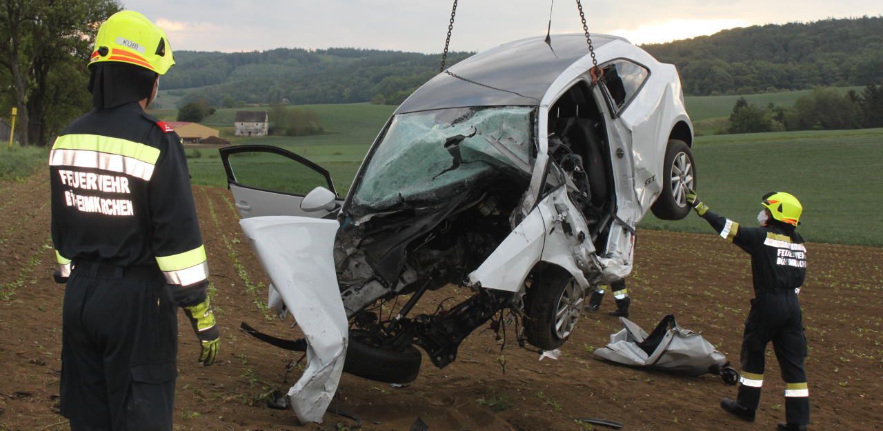 Österreich – Junge Lenkerin starb bei schwerem Pkw-Unfall | Heute.at