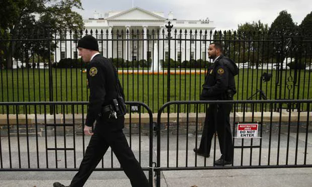 Welt – Obamas Bodyguards rasten betrunken in Zaun | Heute.at