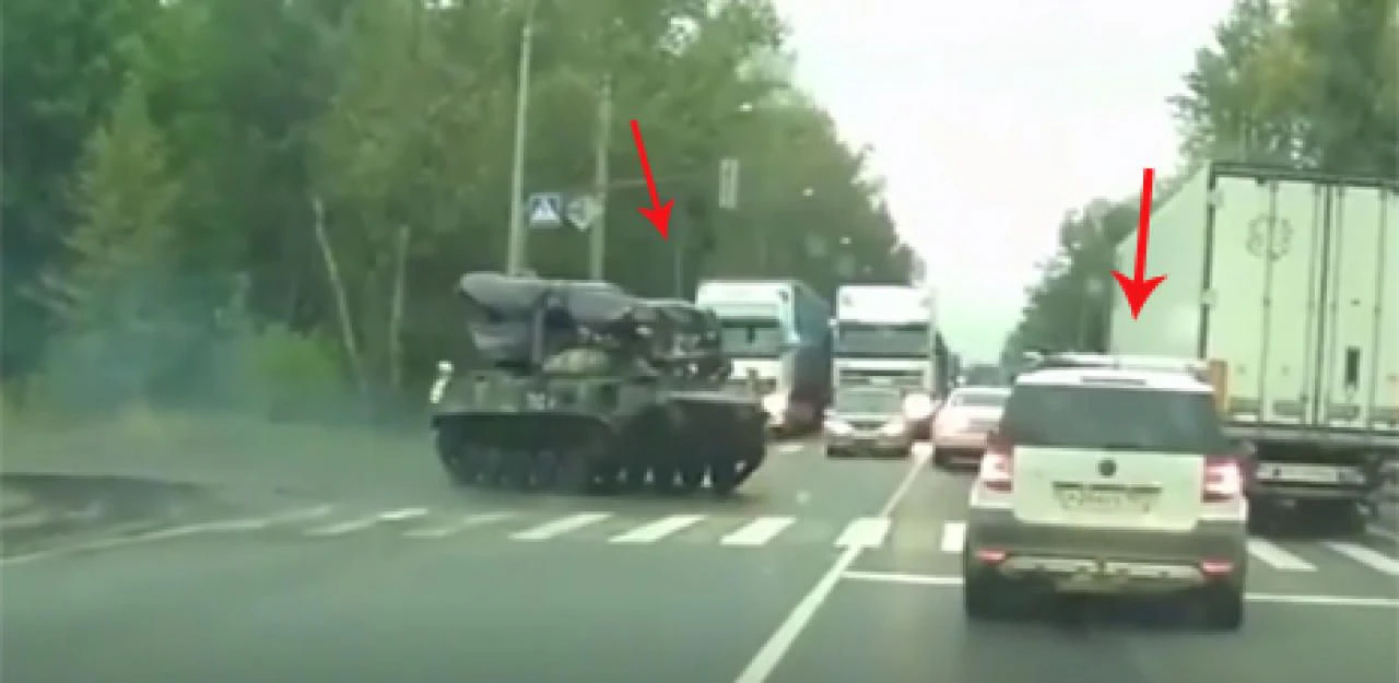 Timeout – Krass! Panzer nimmt Kurve falsch, rammt Auto | Heute.at