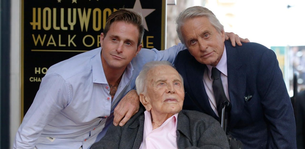 Szene – Michael Douglas holte sich Stern mit Sohn und Vater | Heute.at