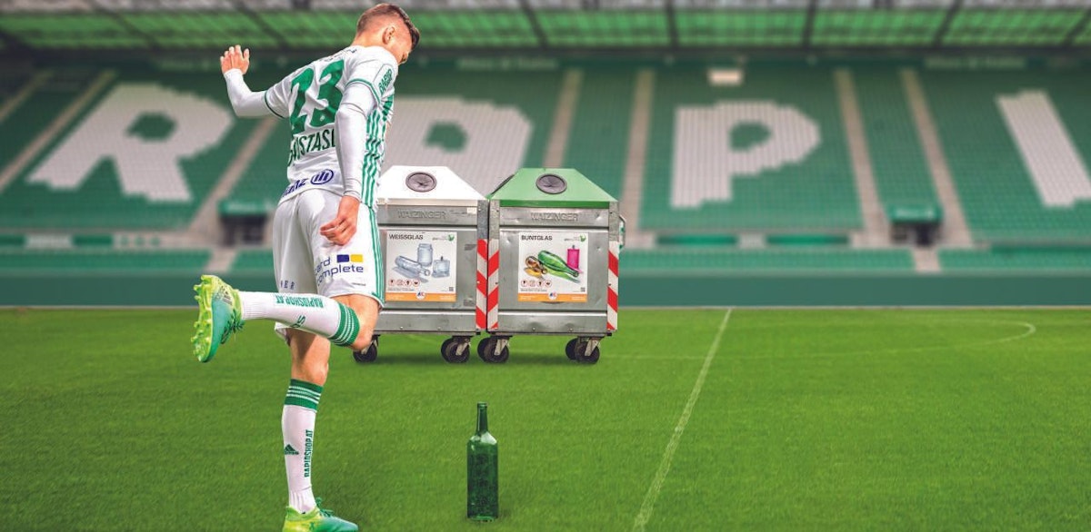 Österreich – Rapid-Fußballer kicken den Abfall in die Tonne | Heute.at