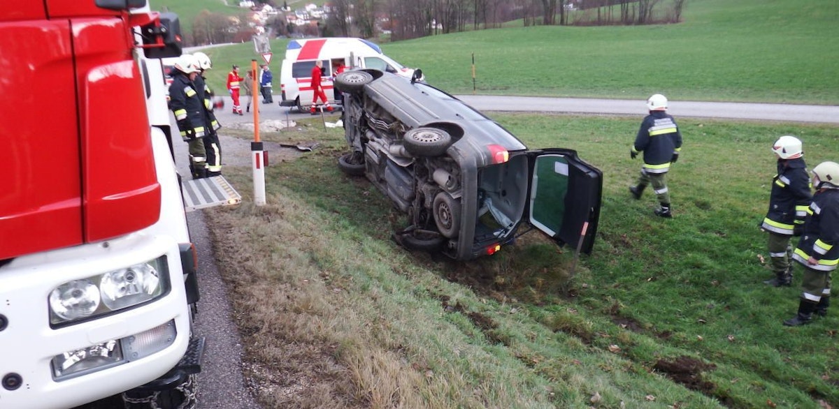 Österreich – Crash: Mutter und drei Kinder aus Wrack befreit | Heute.at