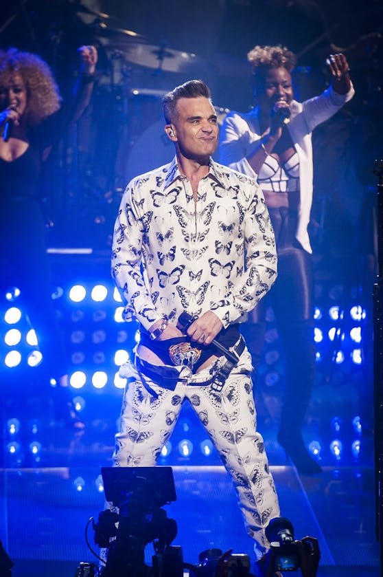 Robbie vergreift sich an Robbie - Szene | heute.at