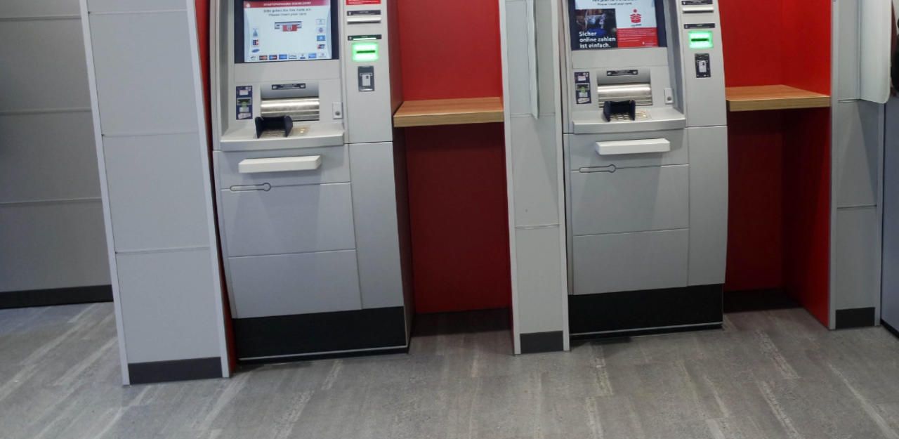 Österreich – Wiener verrichtet Notdurft im Foyer einer Bank | Heute.at