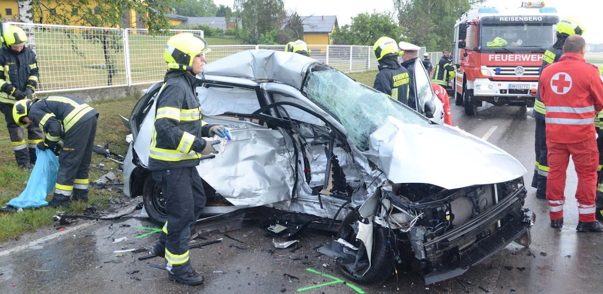 Österreich – 2 Tote bei Unfall: Beide Opfer nicht angegurtet | Heute.at