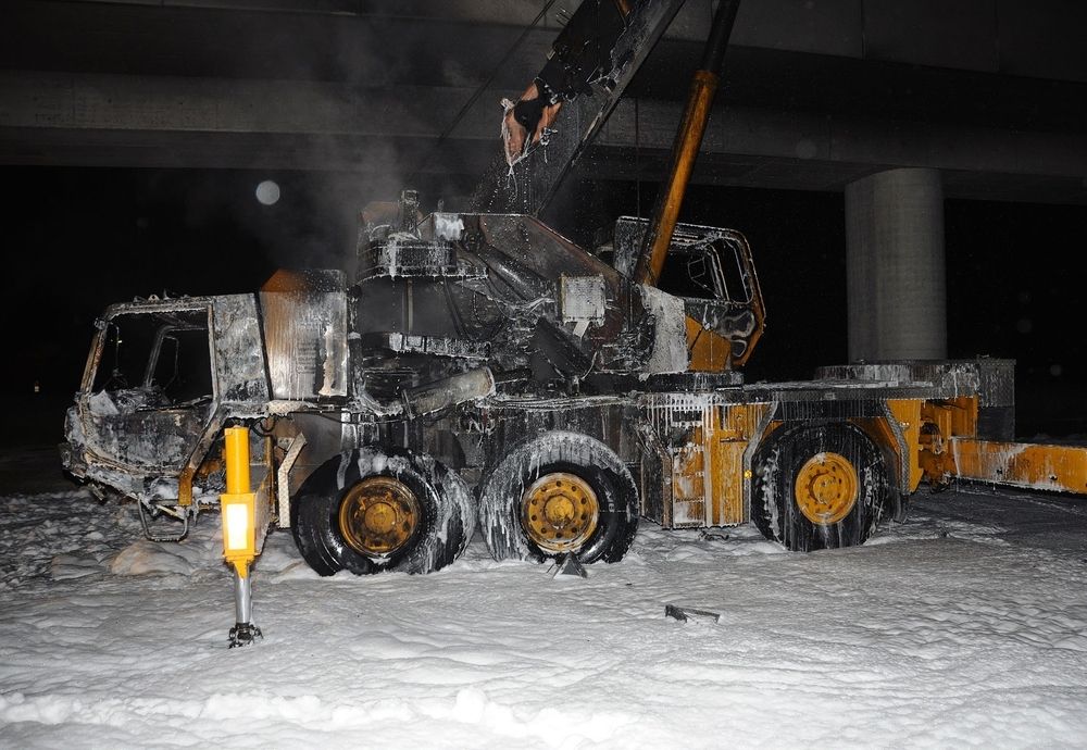 Österreich – Kran brennt aus - Tank explodiert beim Löschen | Heute.at