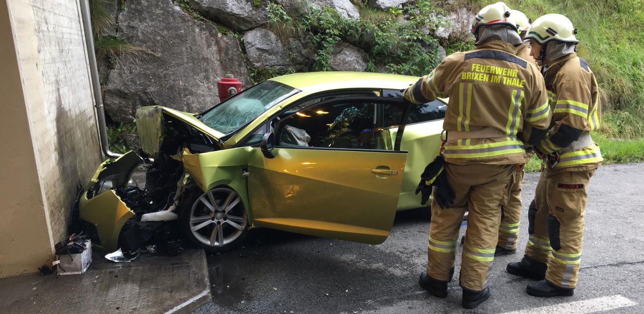 Autofahrer (20) kracht mit voller Wucht gegen Tunnel – Österreich | Heute.at