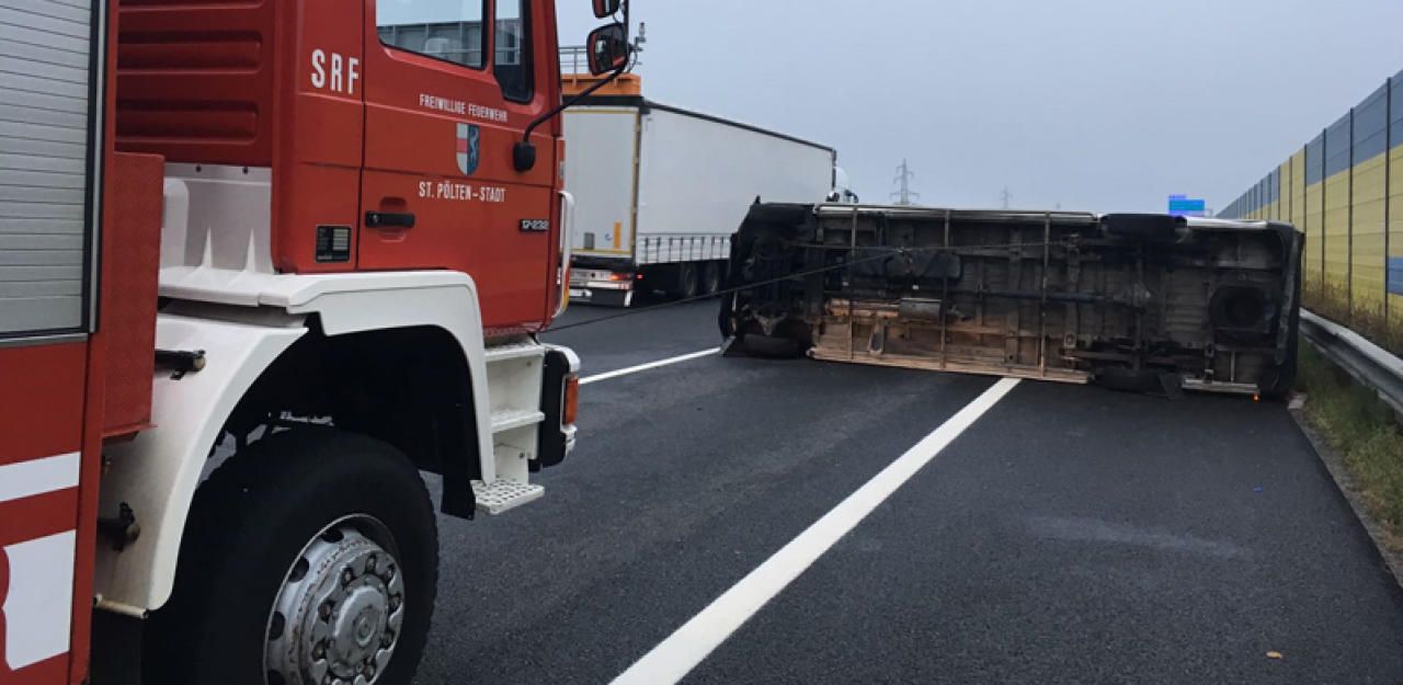 Österreich – Lkw-Unfall legte Verkehr auf Westautobahn lahm | Heute.at