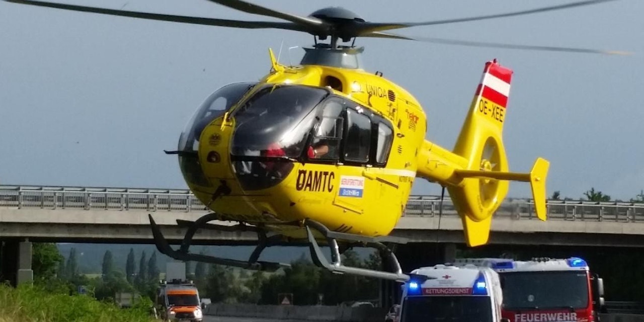 Kärnten – Schwerer Crash mit Rettungsauto – Heli landet auf A2 | Heute.at