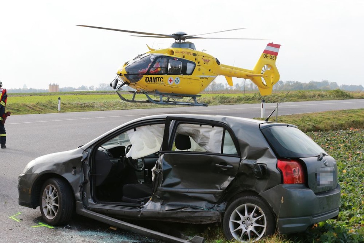 Österreich – Lenkerin (62) nach Crash im Wrack eingeklemmt | Heute.at