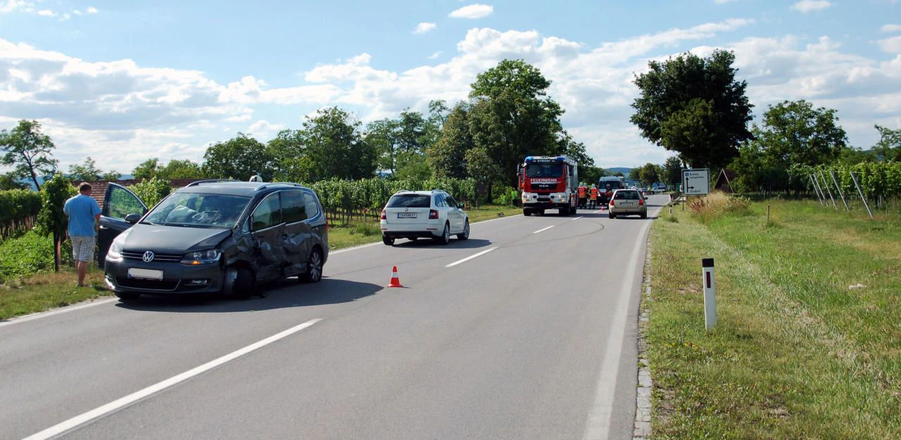 Österreich – Unfall mit drei Fahrzeugen forderte sechs Verletzte | Heute.at