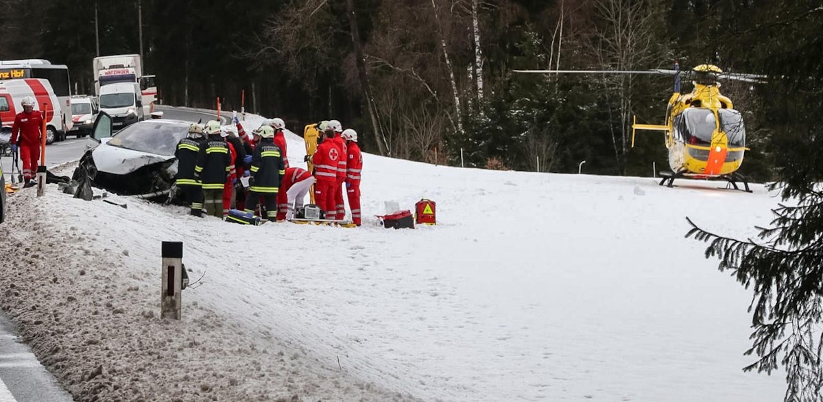 Österreich – Ein Toter nach frontalem Pkw-Crash auf B 127 | Heute.at