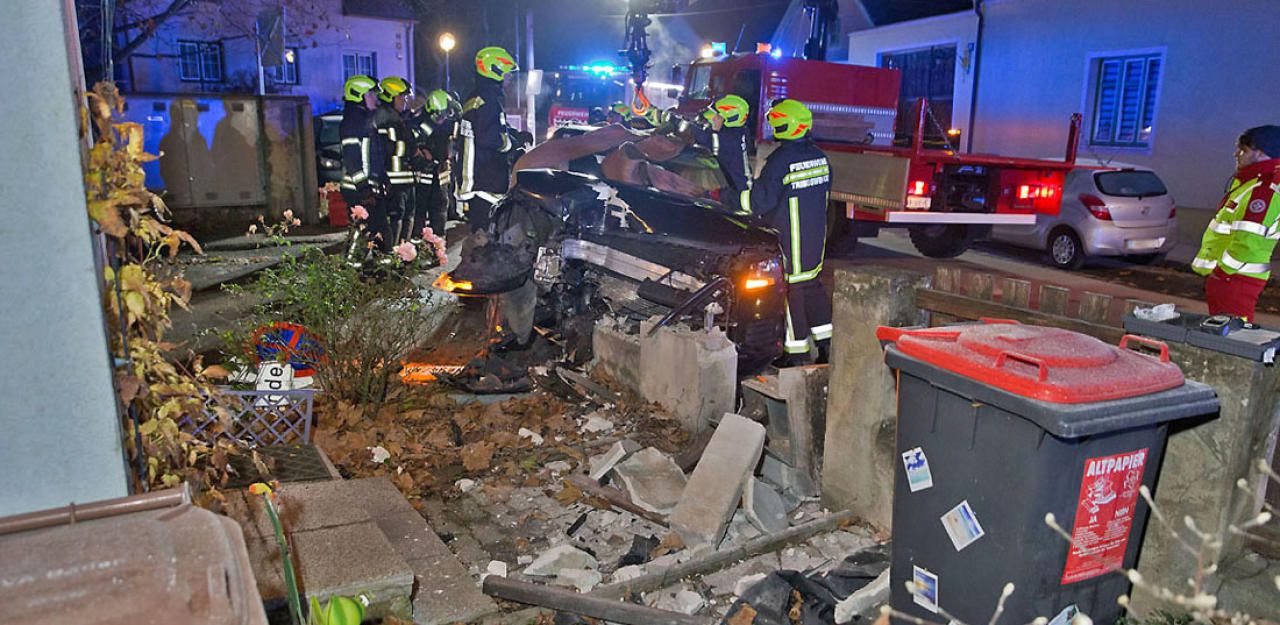 Alko-Lenker krachte in Mauer von Grundstück | Heute.at