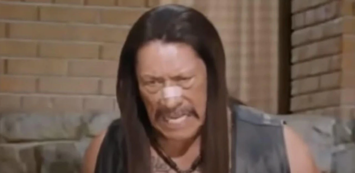 Szene – Neue Snickers-Werbung mit Danny "Machete" Trejo | Heute.at