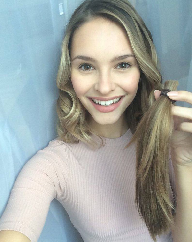 Szene – Ex-Miss-Austria Julia Furdea spendet ihre Haare | Heute.at