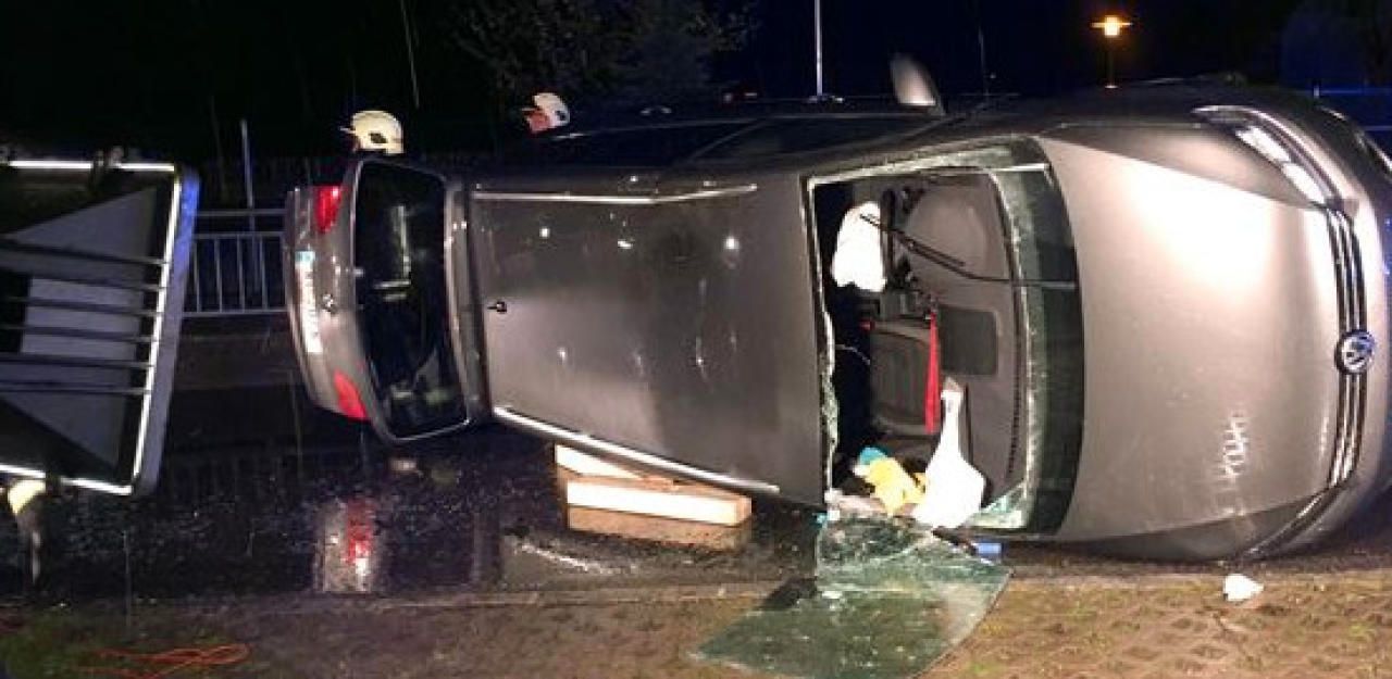 Österreich – Alko-Lenkerin fuhr gegen Mauer: Auto umgekippt | Heute.at