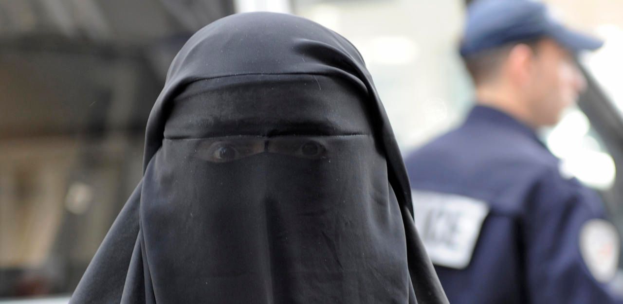Österreich – "Burka-Verbot": Erster großer Polizei-Einsatz | Heute.at