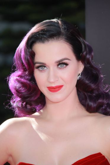 Szene – So lässig tragen die Stars Lila | Heute.at