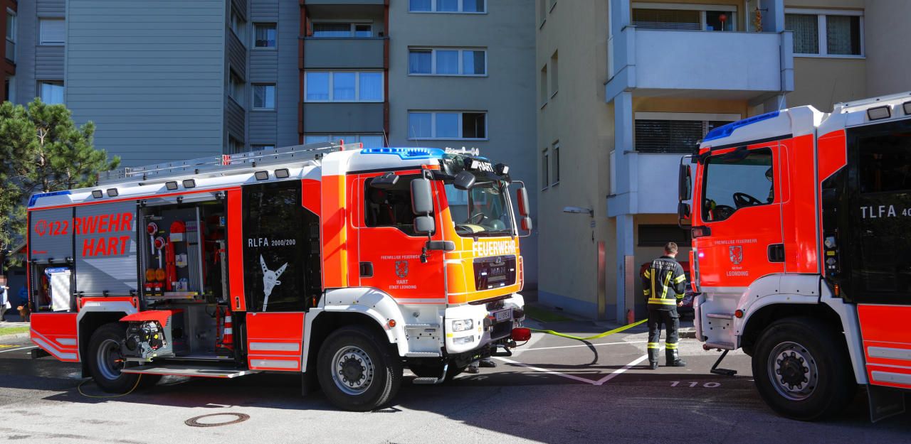 Österreich – Klo-Brand! 50 Mieter aus Hochhaus gerettet | Heute.at