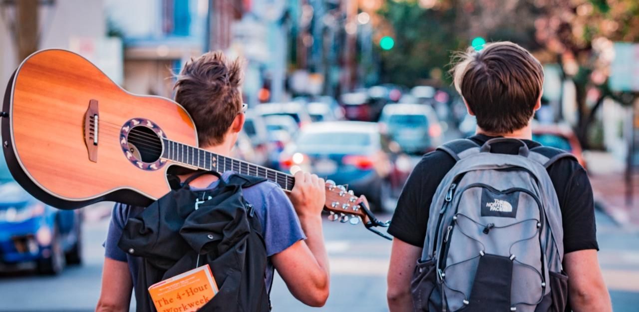 "Begpacker" sorgen für Ärger auf Instagram | Heute.at
