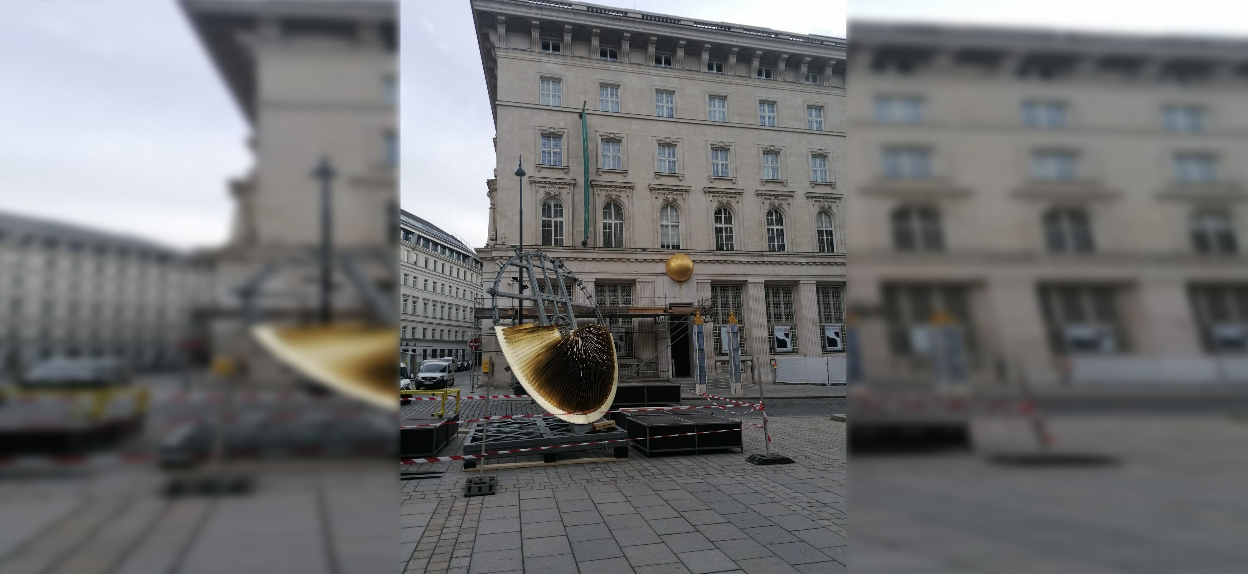 Leser – Was macht riesige goldene Scheibe in der Wiener City? | Heute.at