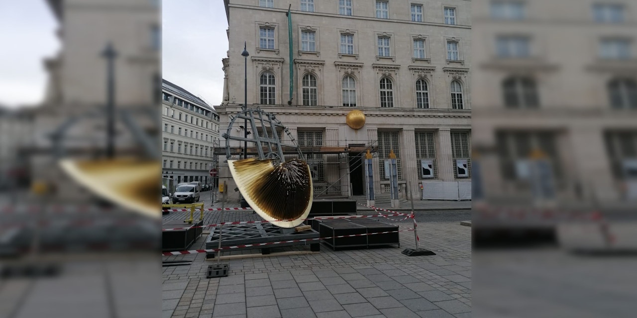 Leser – Was macht riesige goldene Scheibe in der Wiener City? | Heute.at