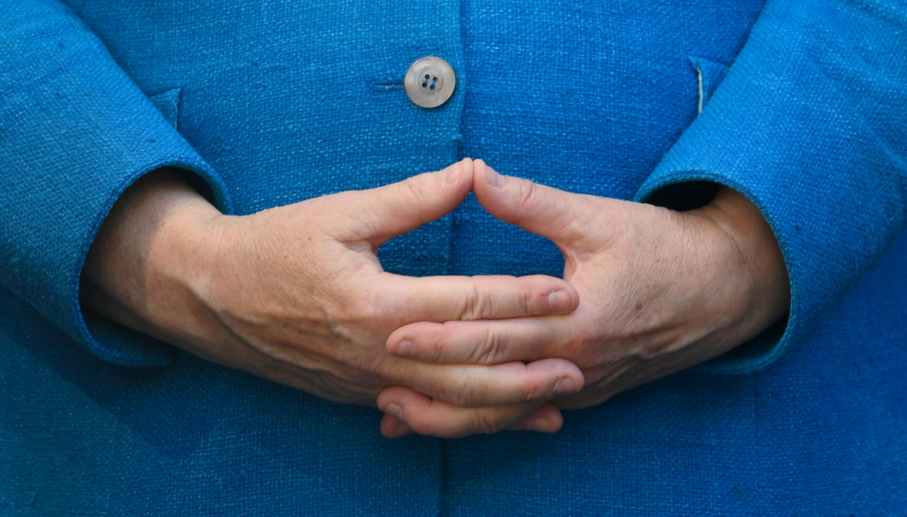 Die weltberühmte Merkel-Raute wird im deutschen Kanzleramt künftig ...