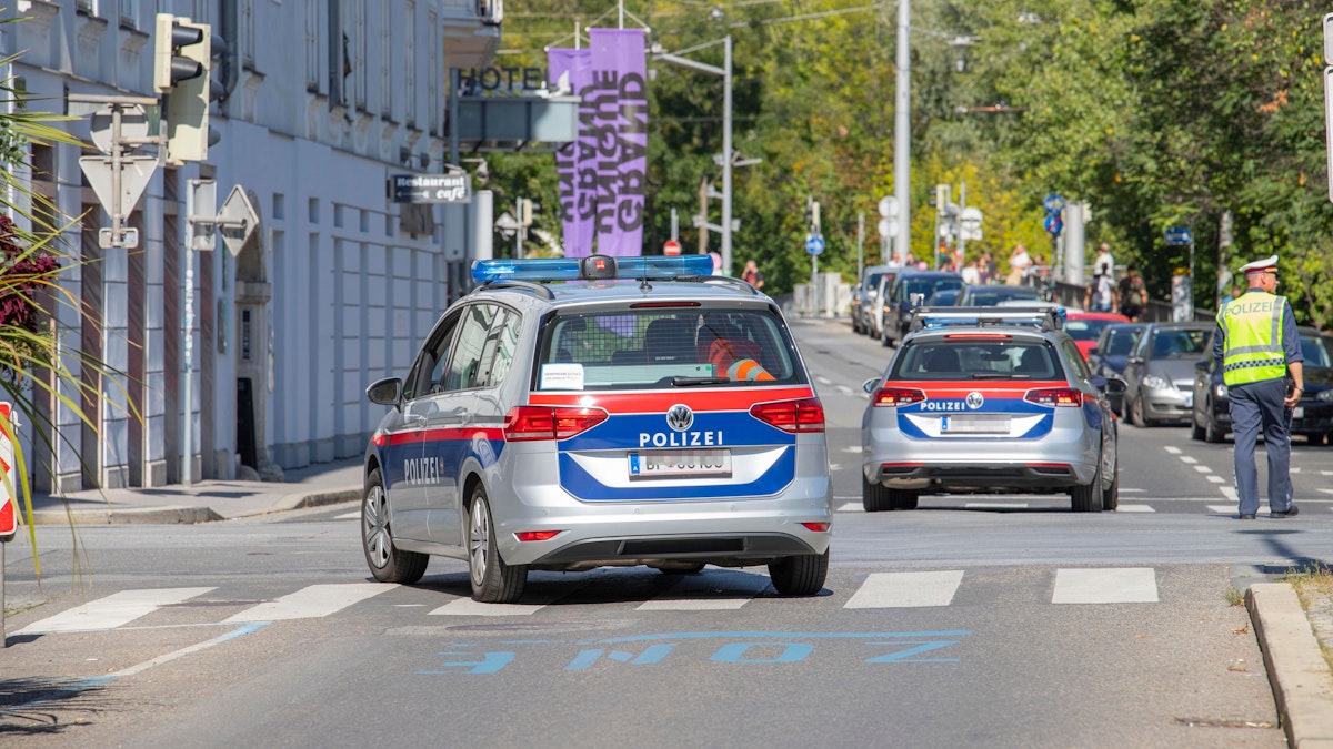 Einsatz in Graz – Polizei nimmt Rasern Führerschein und Auto weg | Heute.at