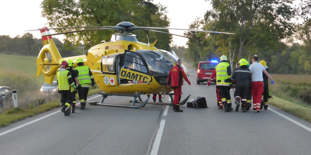 Niederösterreich – Pkw-Lenkerin nach Crash gegen Baum in Wrack eingeklemmt | Heute.at