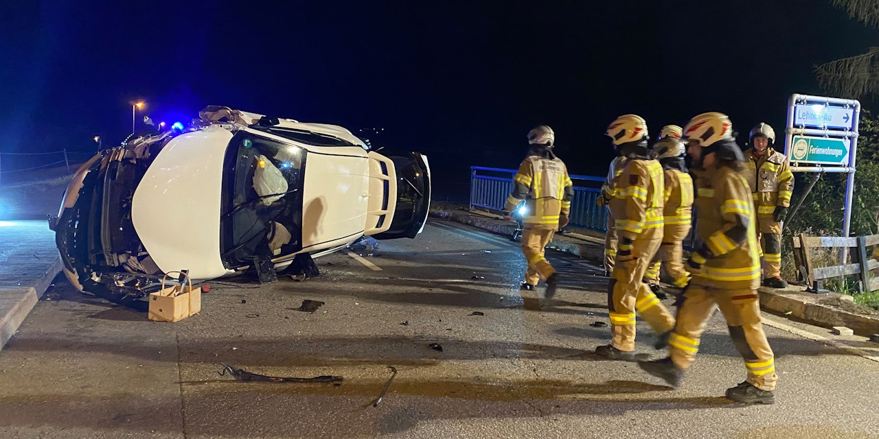 Tirol – Alko-Lenkerin nach Crash aus Auto-Wrack befreit | Heute.at