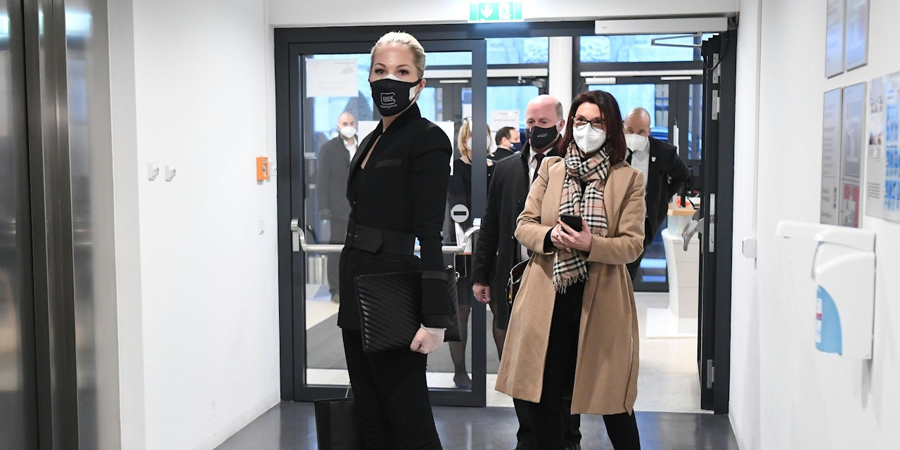 Kathrin Glock vor dem Ibiza-U-Ausschuss | heute.at #100169224 Diashow