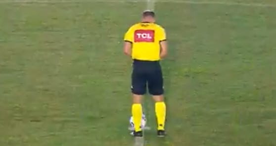 Schiri pinkelt vor Cup-Spiel auf den Mittelkreis - Fussball | heute.at