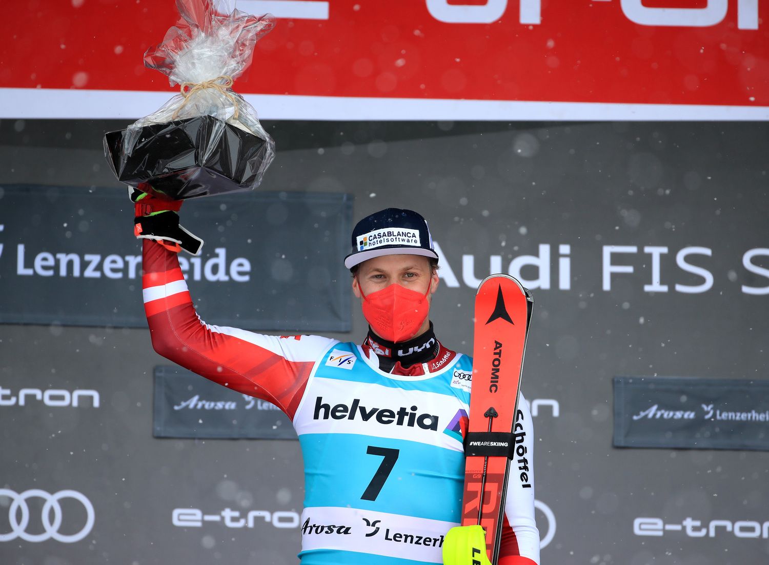 Manuel Feller jubelt über seinen Sieg in Lenzerheide. | Heute.at