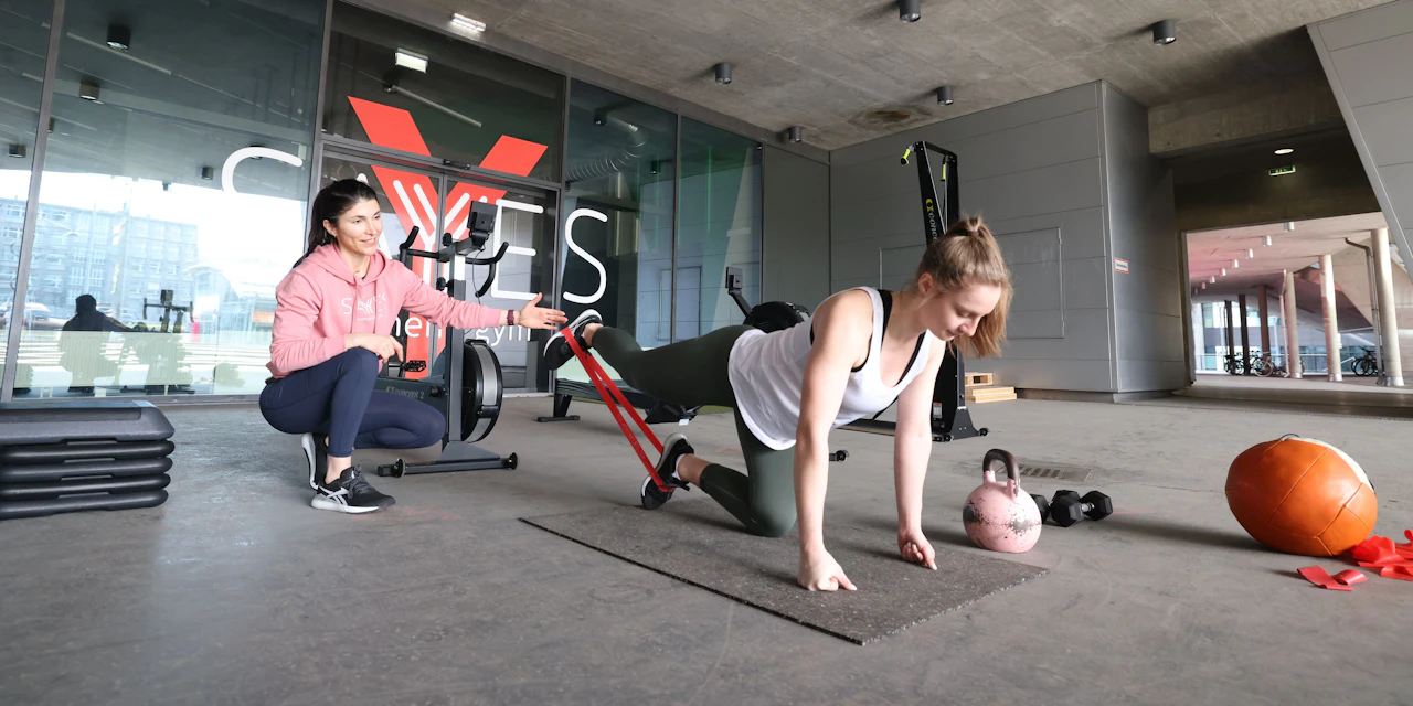 Österreich – Fitnesstrainerin Saye bietet Stunden im Lockdown an | Heute.at