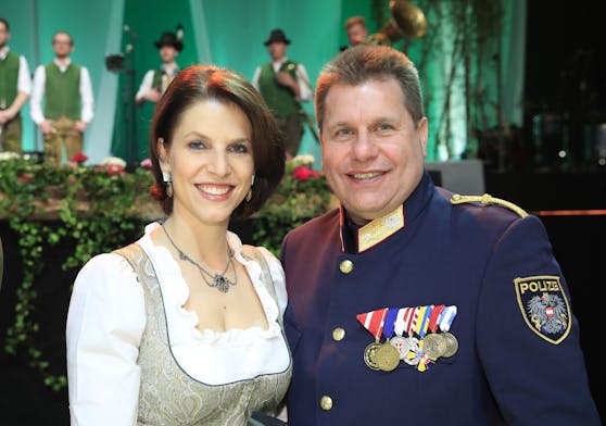 Nehammer bestellt Ukraine-Flüchtlingskoordinator - Politik | heute.at