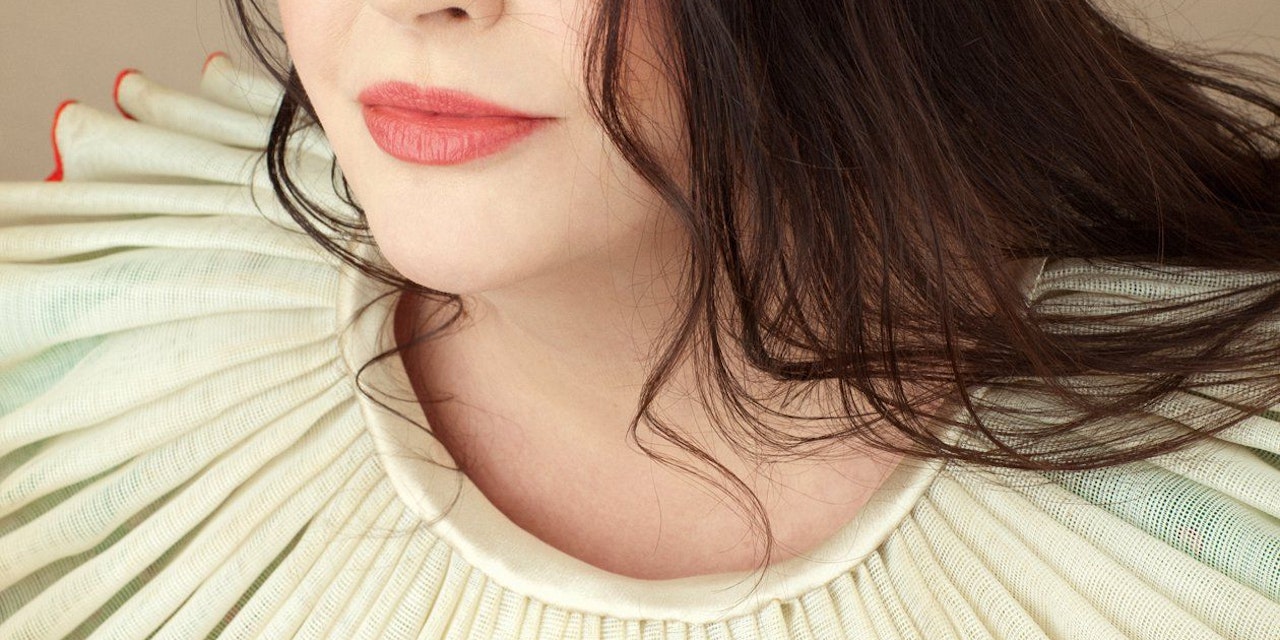 Musik – Oh Netflix! Kate Bush stürmt nach 35 Jahren die Charts | Heute.at