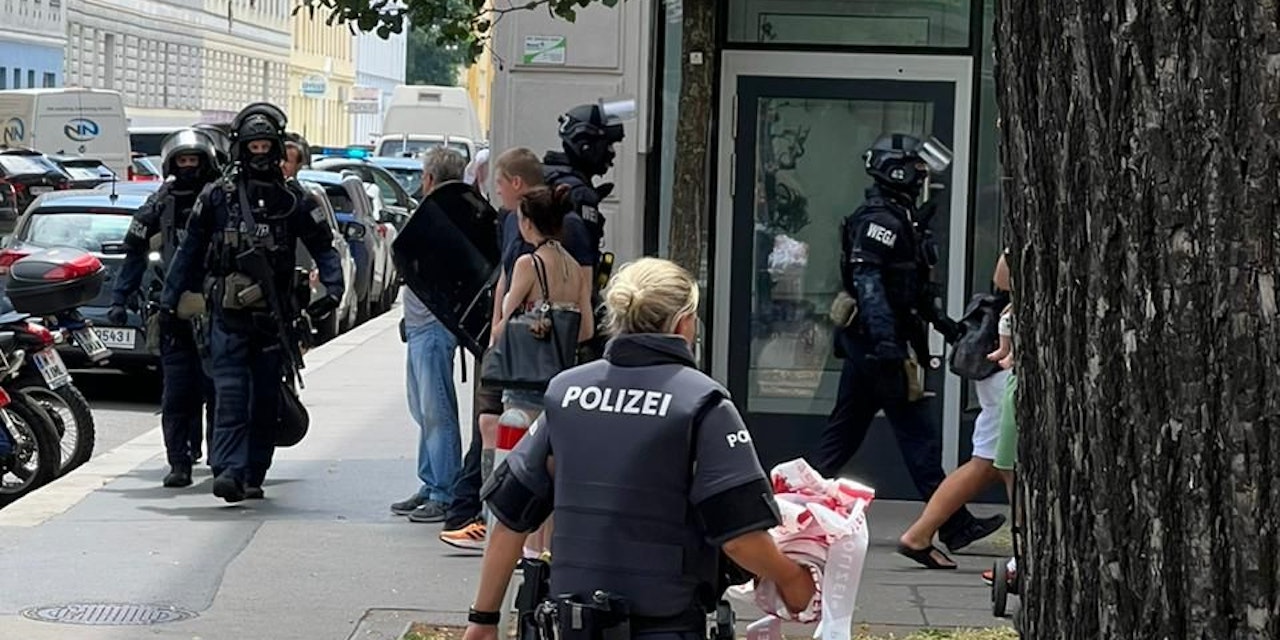 Leser – "Mann mit Waffe" – Riesen-Polizeieinsatz in Wien | Heute.at