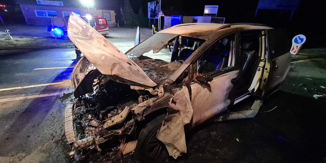 Niederösterreich – Alko-Lenker krachte gegen Laterne, Pkw fing Flammen | Heute.at