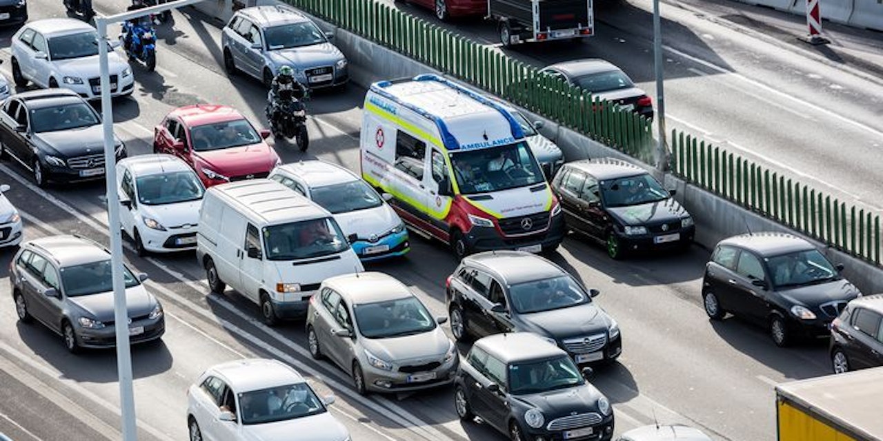 BILDSTRECKE: So verhältst du dich im Stau richtig | Heute.at