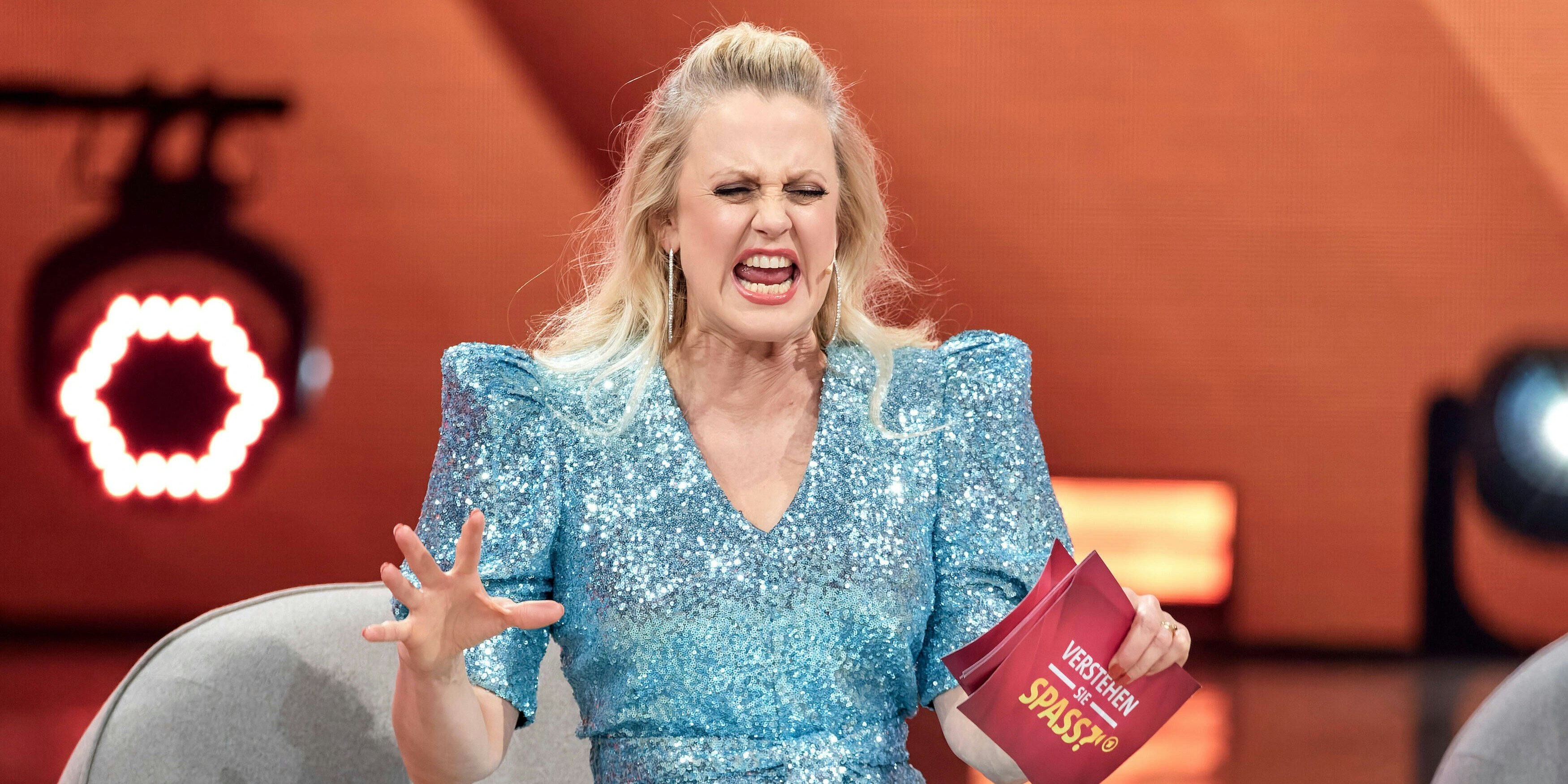 In alten Aufnahmen vom Sender "Sport1" zieht Barbara Schöneberger blank ...